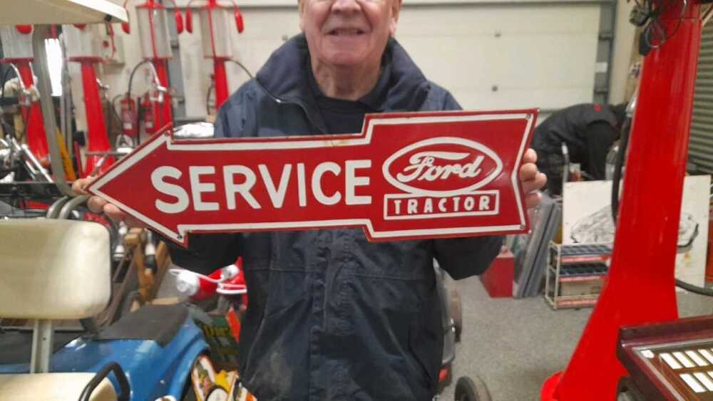 FORD SERVICE RED ARROW SIGN